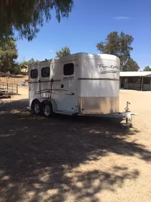 2 Horse slant lightweight pull trailer